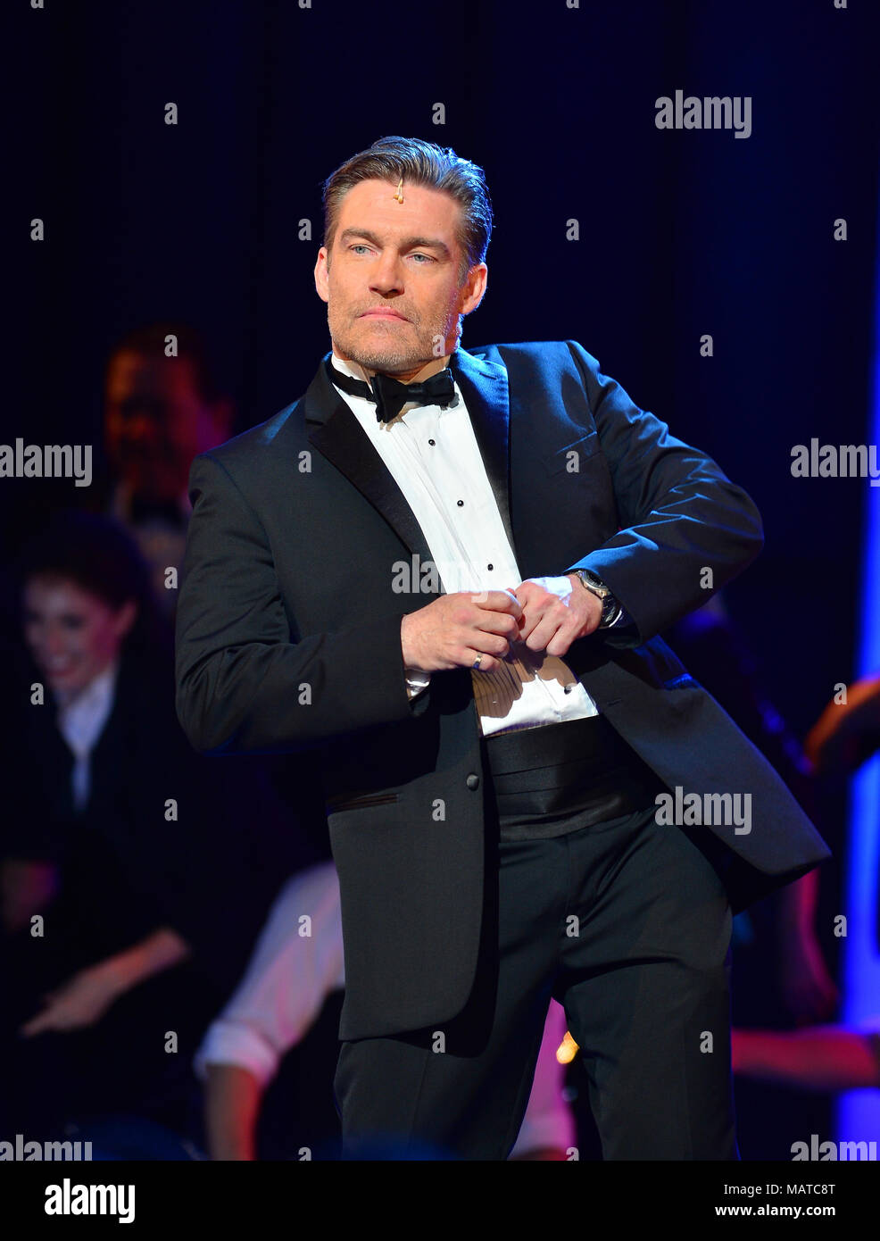 The bodyguard musical -Fotos und -Bildmaterial in hoher Auflösung ...