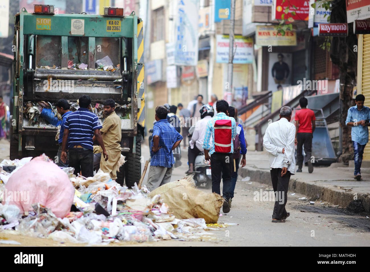 Bangalore garbage garbage -Fotos und -Bildmaterial in hoher Auflösung ...
