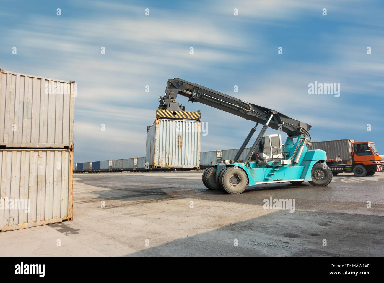 Container entladung -Fotos und -Bildmaterial in hoher Auflösung – Alamy