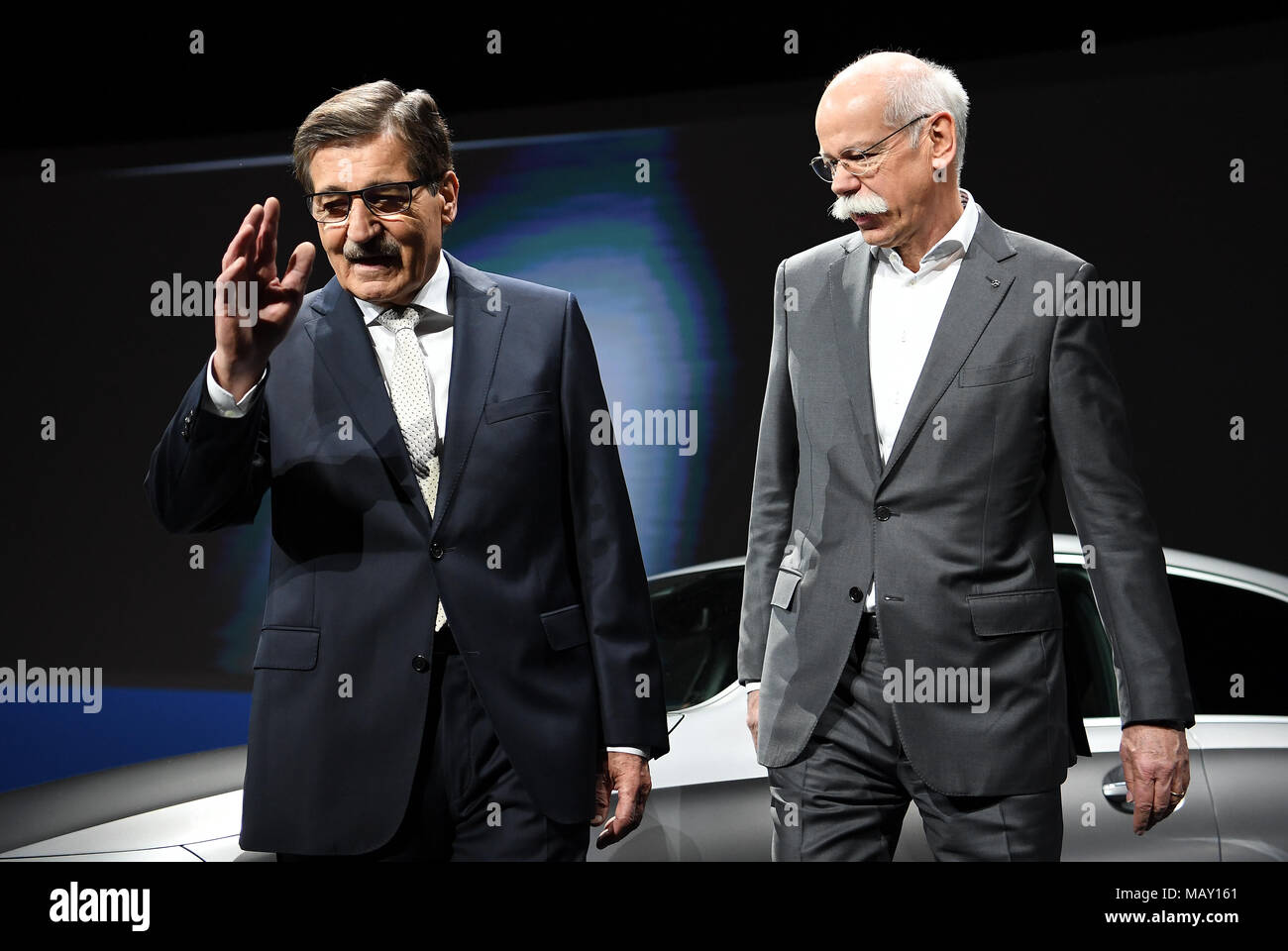 05 April 2018, Deutschland, Berlin: Manfred Bischoff (l), Vorsitzender ...
