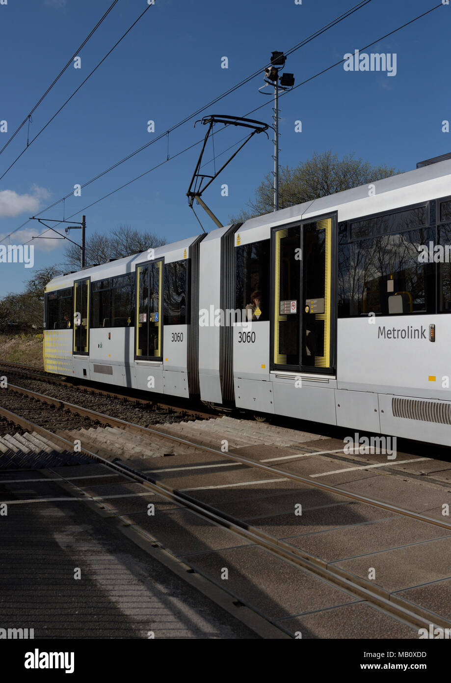 Manchester Metrolink Tram Pantograph und Oberleitungen auf dem Bury ...