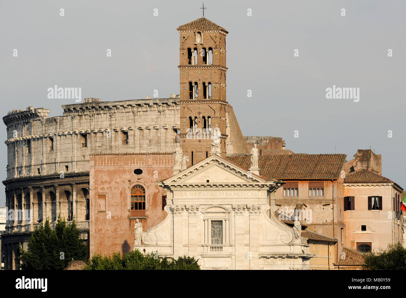 Basilika Santa Francesca Romana (Basilika Santa Francesca Romana) mit Campanile (Glockenturm ...