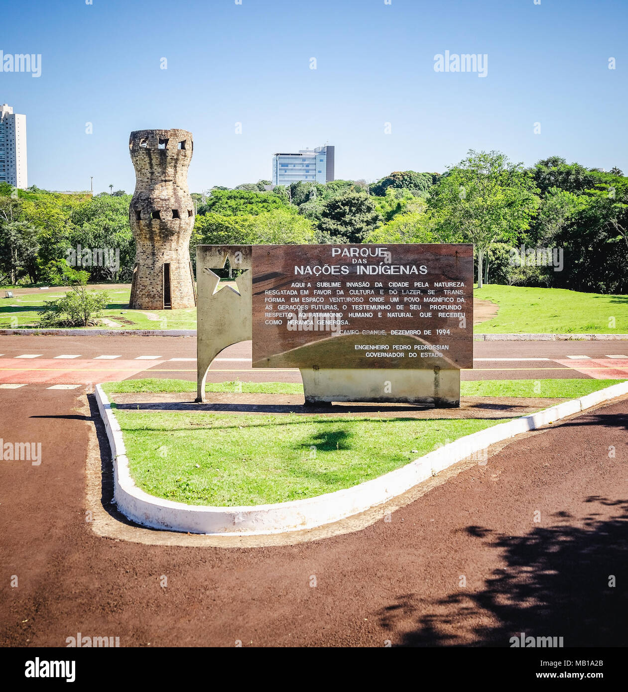Monumento Aos Povos Indigenas Fotos Und Bildmaterial In Hoher
