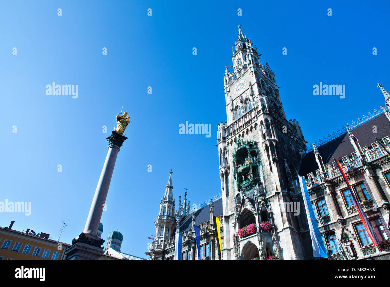 Uhr Am Rathaus Stockfotos und -bilder Kaufen - Alamy