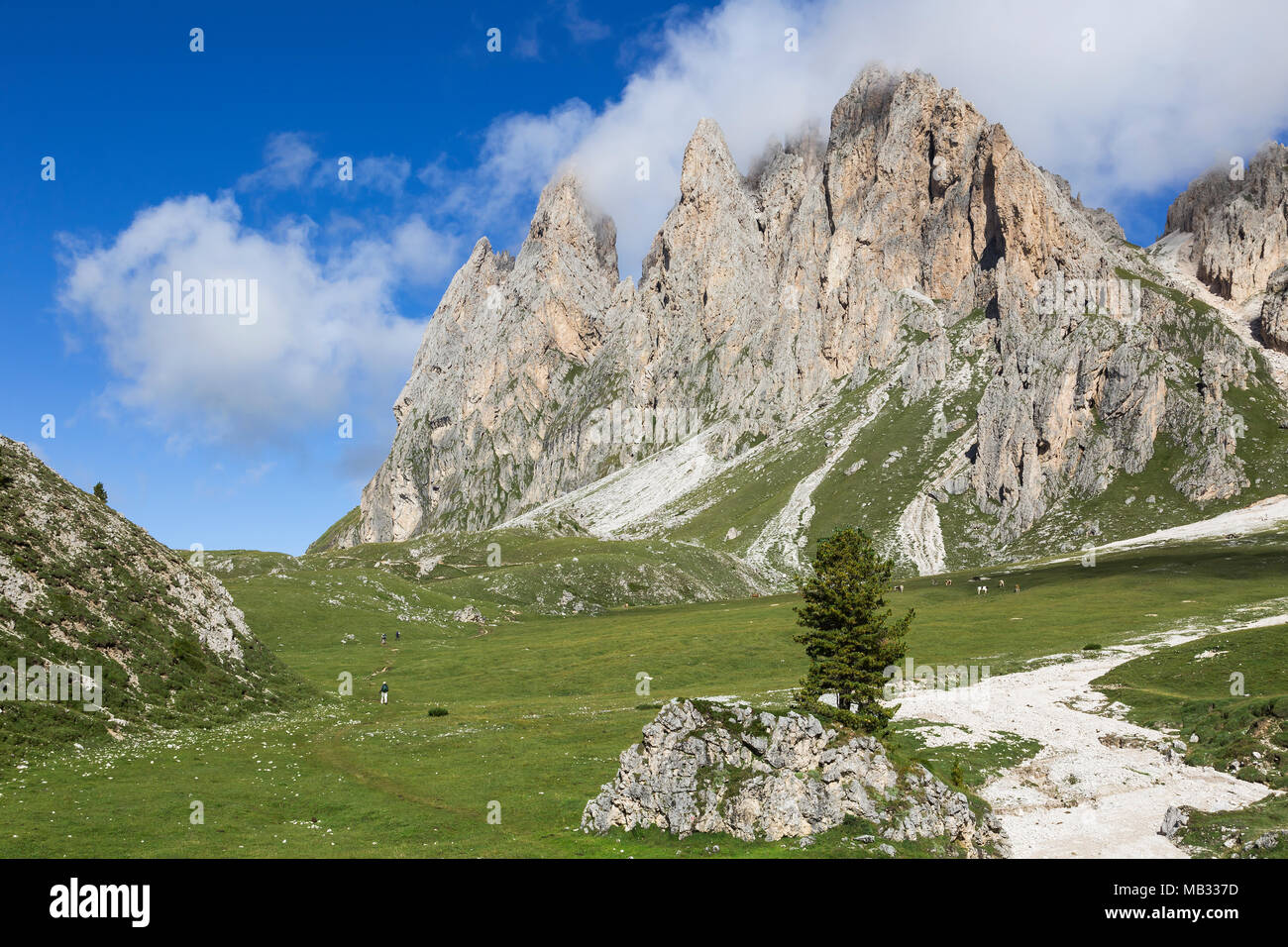 Geisler gebirge geislergruppe -Fotos und -Bildmaterial in hoher ...