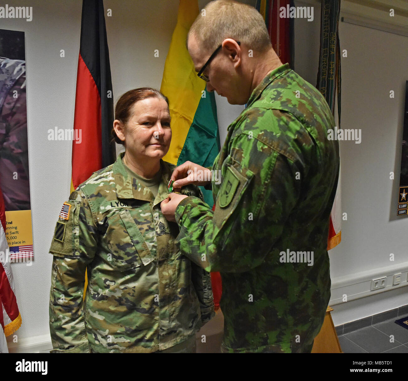 Uns armee europa befehl sgt major sheryl lyon -Fotos und -Bildmaterial ...
