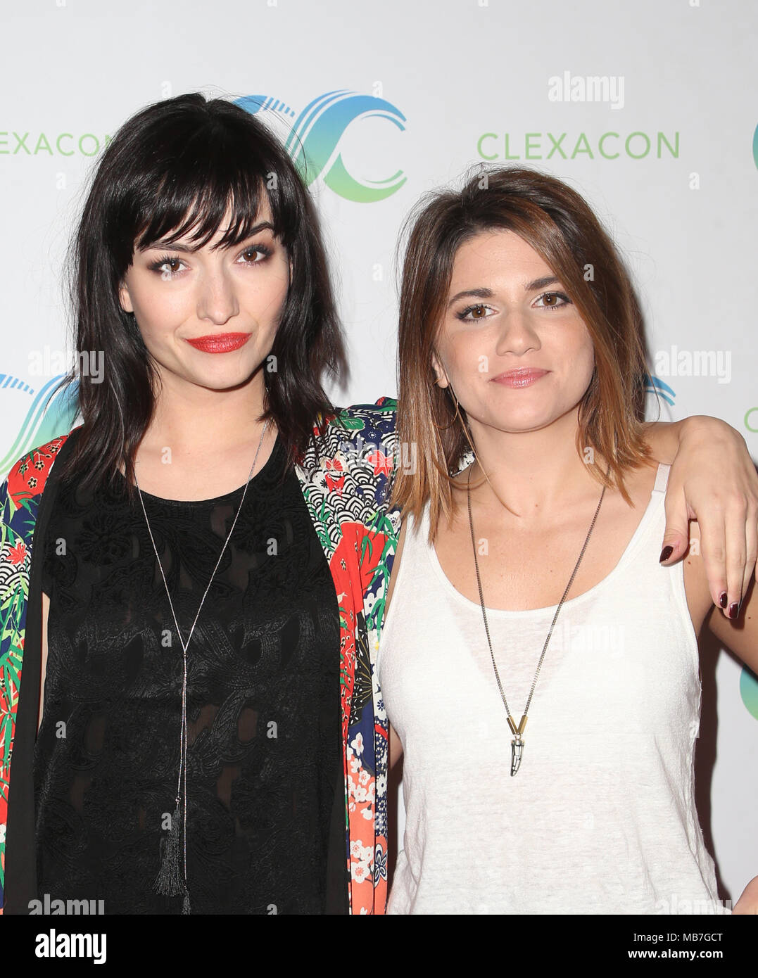 LAS VEGAS, NV - 7. APRIL: Natasha Negovanlis, Elise Bauman, an der 2018 ...