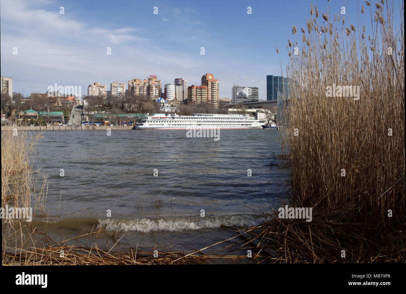 Rostow-am-Don, Russland - April 5,2018: Touristische Schiffe im Hafen ...