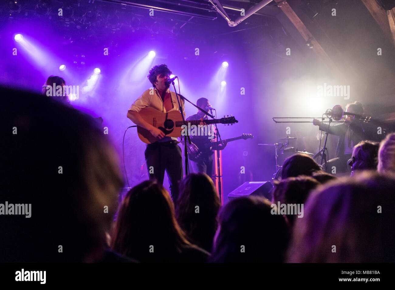 Der Schweizer Musiker Julian Pollina alias Faber in der schüür Luzern ...