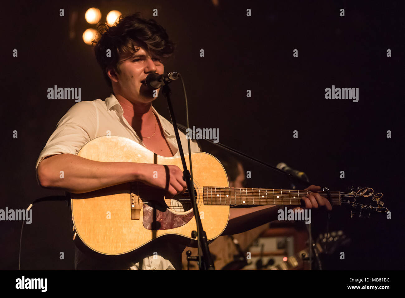 Der Schweizer Musiker Julian Pollina alias Faber in der schüür Luzern ...