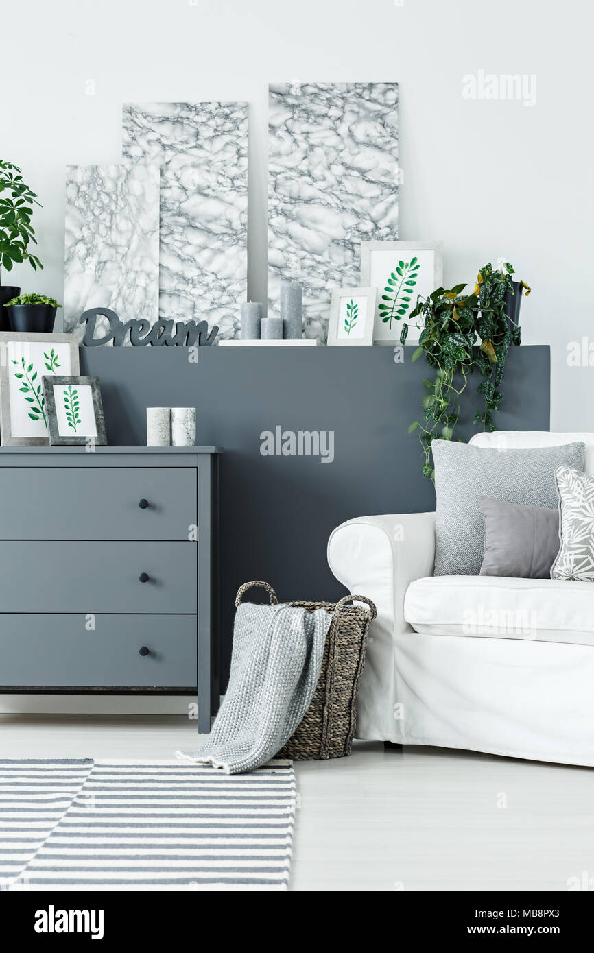 Marmor couch -Fotos und -Bildmaterial in hoher Auflösung – Alamy