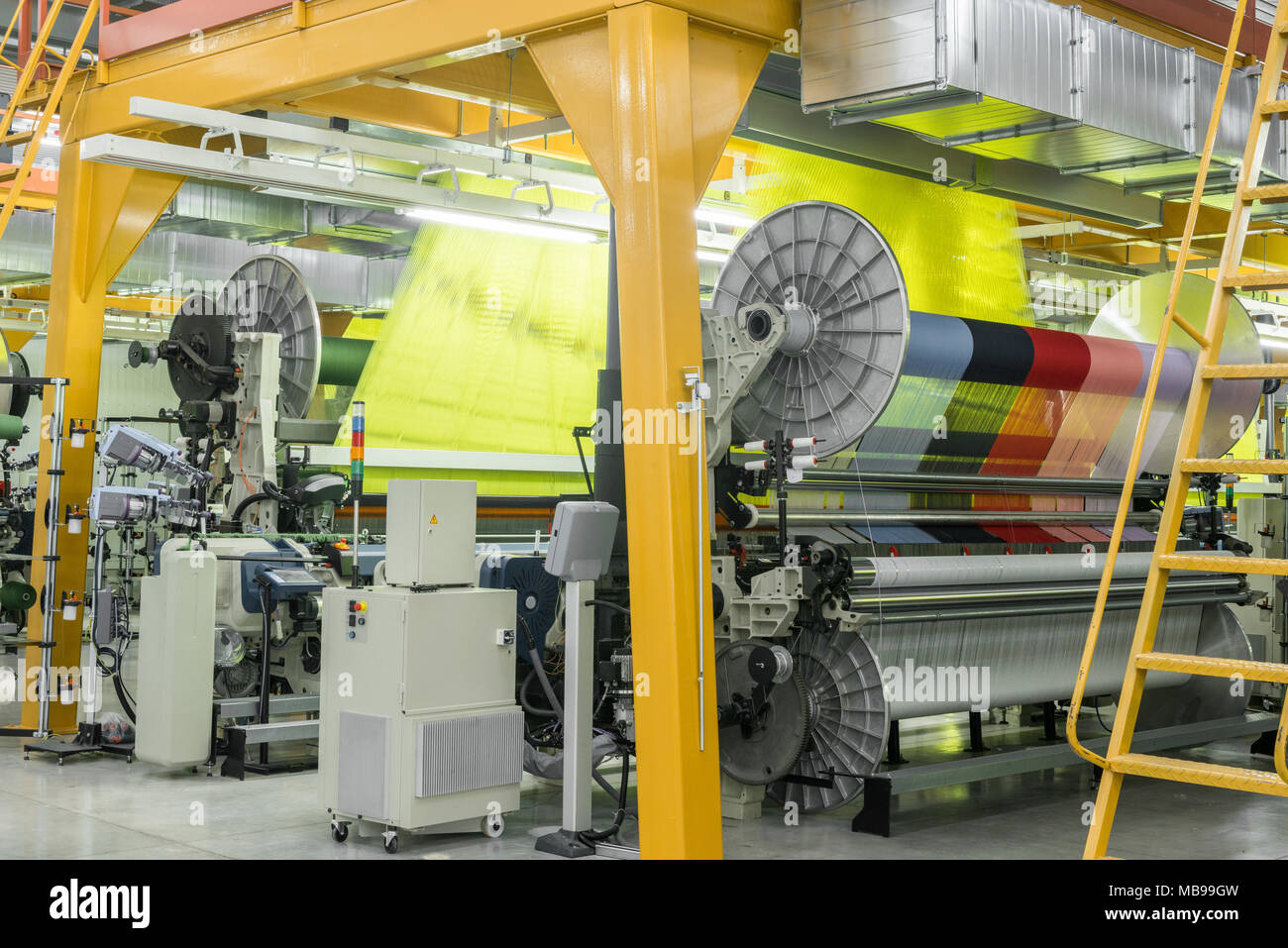 Spinnerei weberei -Fotos und -Bildmaterial in hoher Auflösung – Alamy