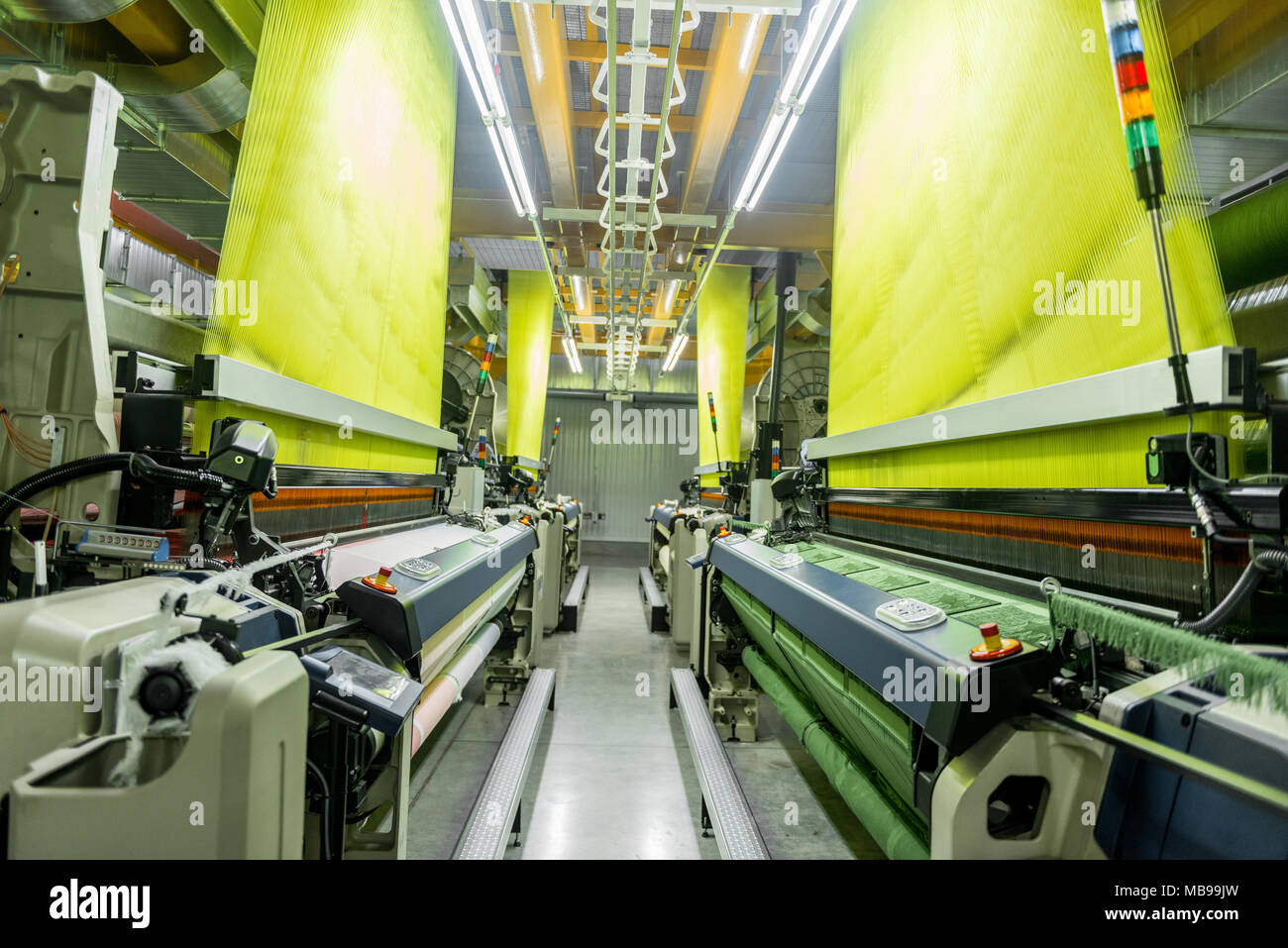 Spinnerei weberei -Fotos und -Bildmaterial in hoher Auflösung – Alamy