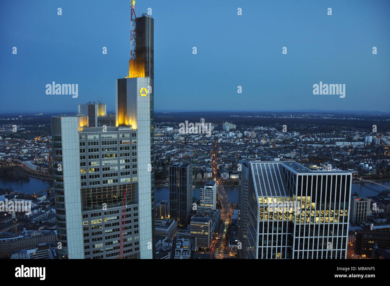 Main tower frankfurt -Fotos und -Bildmaterial in hoher Auflösung – Alamy
