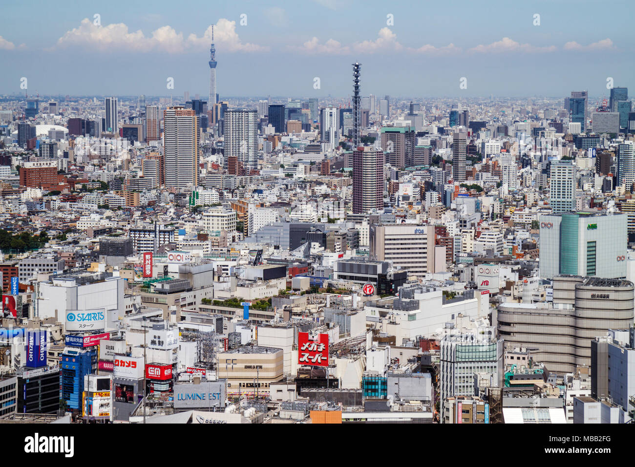 Tokyo skyline from the tokyo tower -Fotos und -Bildmaterial in hoher ...