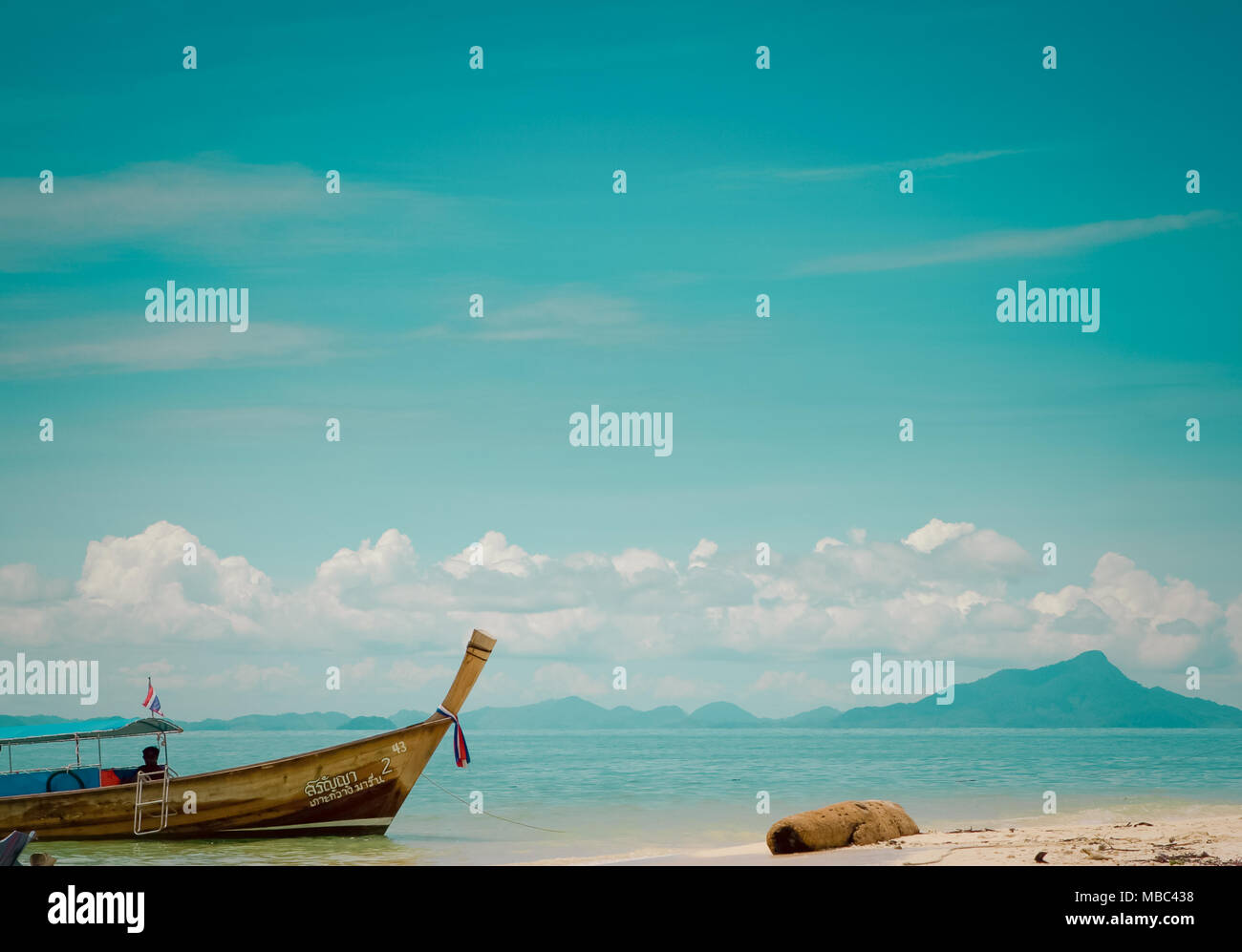 Boot am strand von thailand -Fotos und -Bildmaterial in hoher Auflösung ...