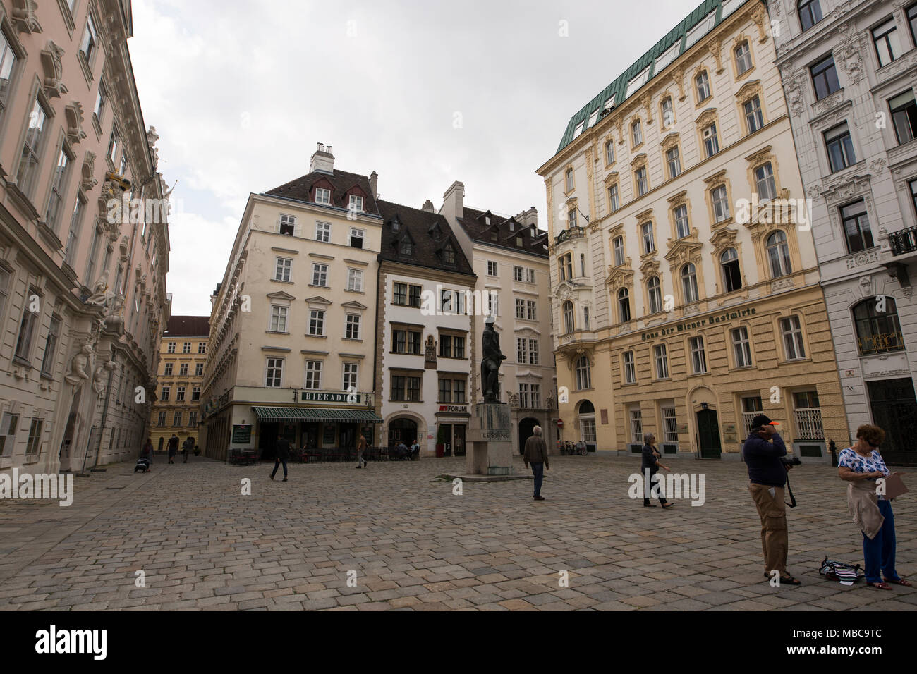Lessing statue -Fotos und -Bildmaterial in hoher Auflösung – Alamy
