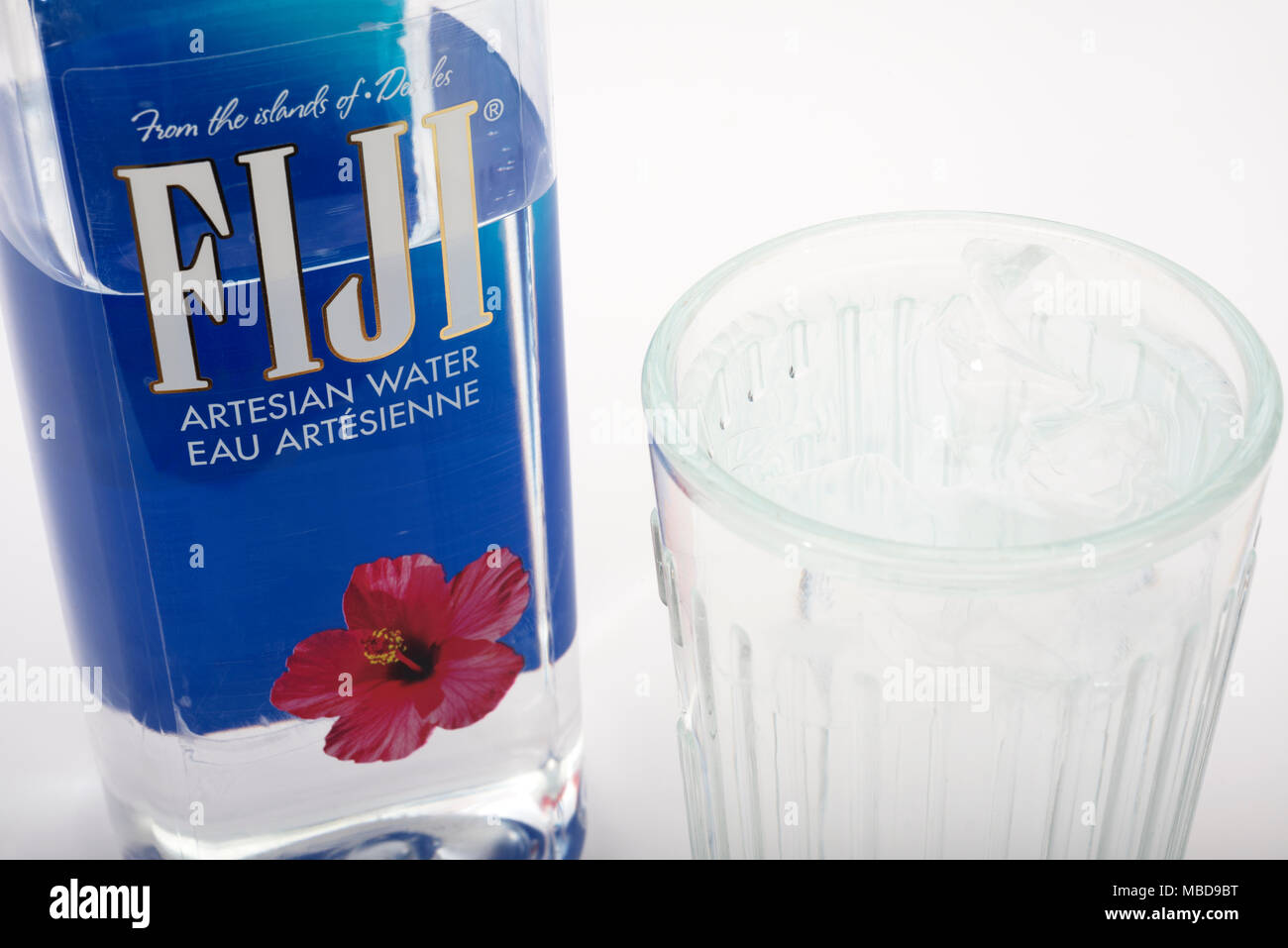 Fiji water bottle -Fotos und -Bildmaterial in hoher Auflösung – Alamy