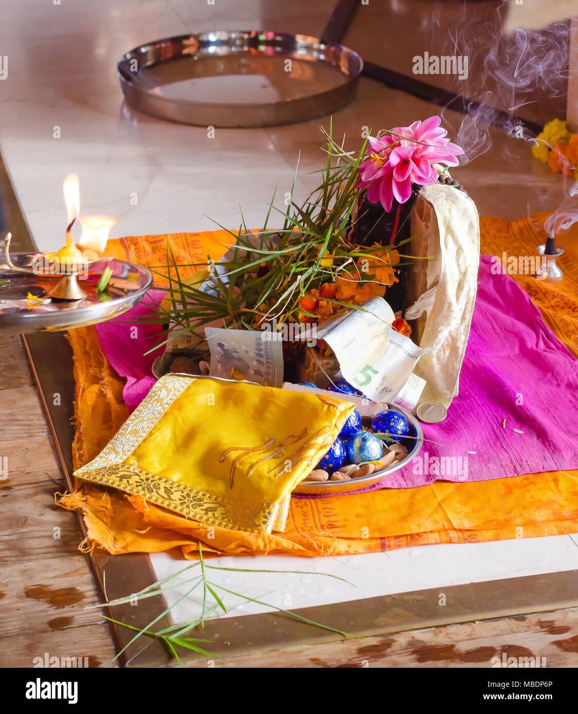 Puja von lord shiva -Fotos und -Bildmaterial in hoher Auflösung – Alamy