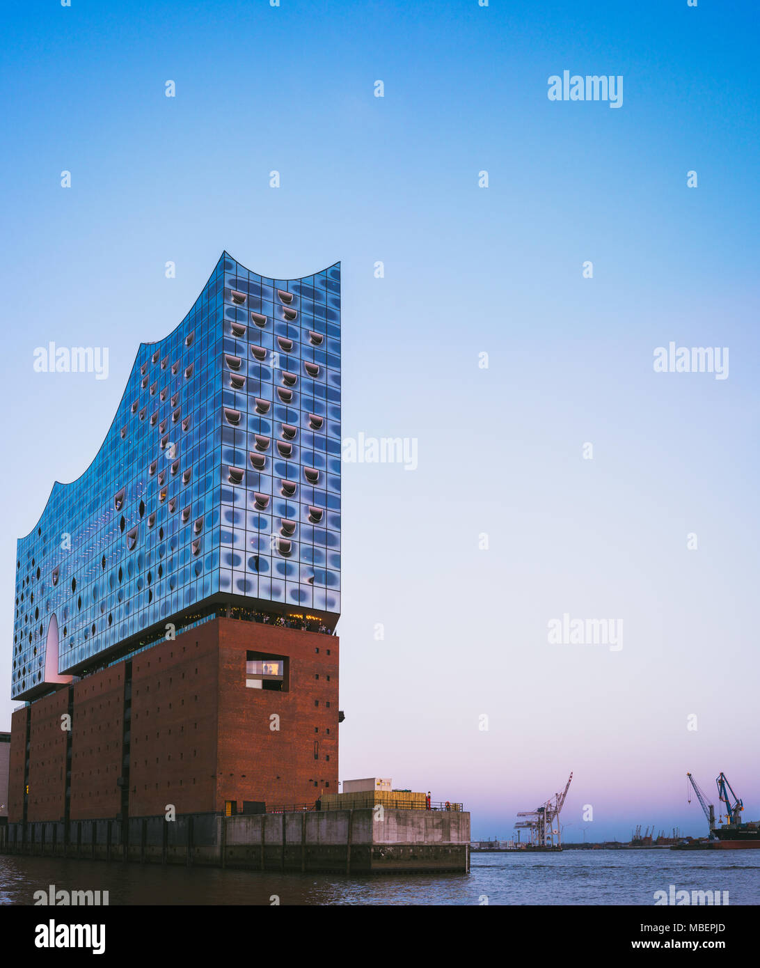 Elbphilharmonie opernhaus Stockfotos und -bilder Kaufen - Seite 3 - Alamy