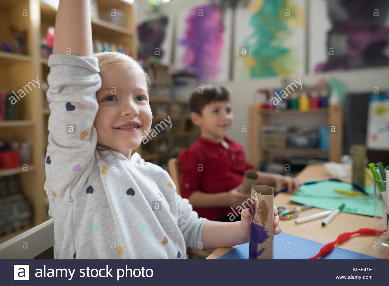 Hand heben in der klasse -Fotos und -Bildmaterial in hoher Auflösung ...