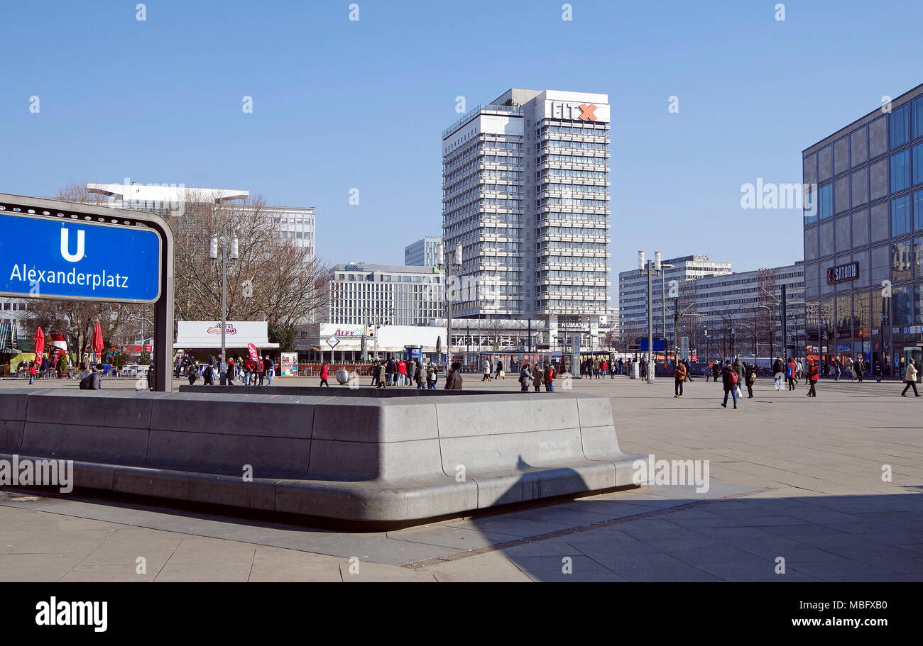 Alexanderplatz demonstration -Fotos und -Bildmaterial in hoher ...
