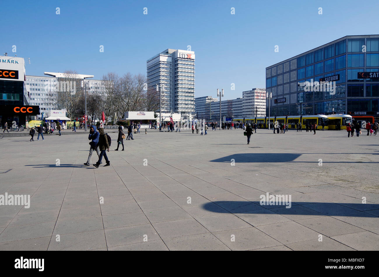 Alexanderplatz demonstration -Fotos und -Bildmaterial in hoher ...
