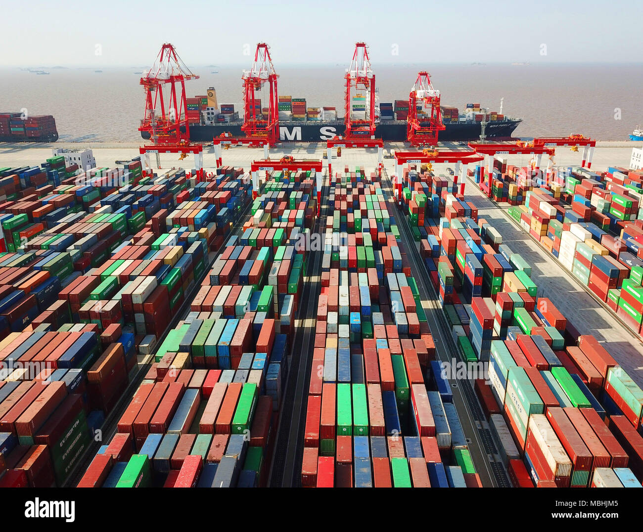 Yangshan container port shanghai china -Fotos und -Bildmaterial in ...