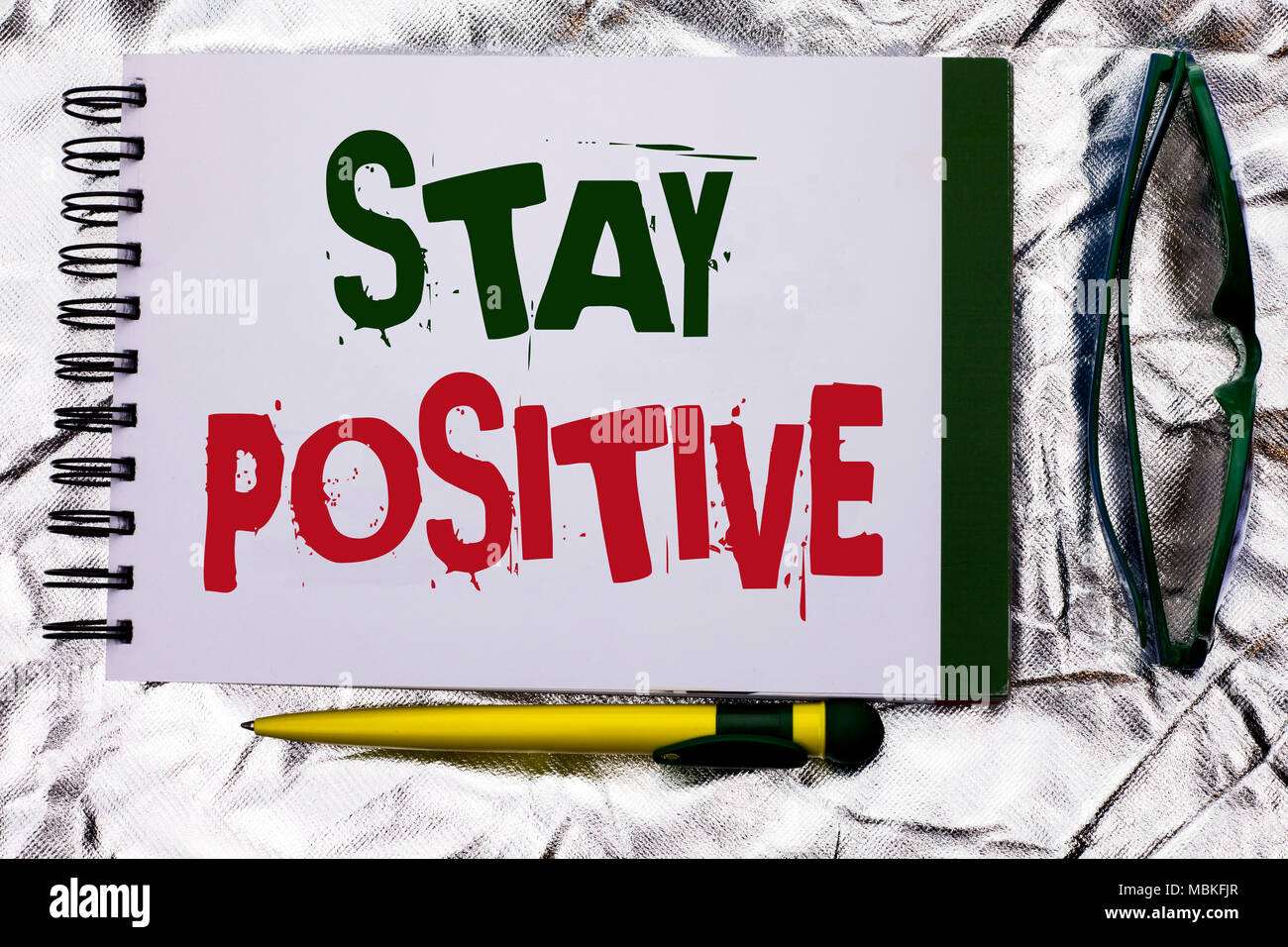 Text Zeichen angezeigt bleiben positiv. Konzeptionelle Foto werden ...