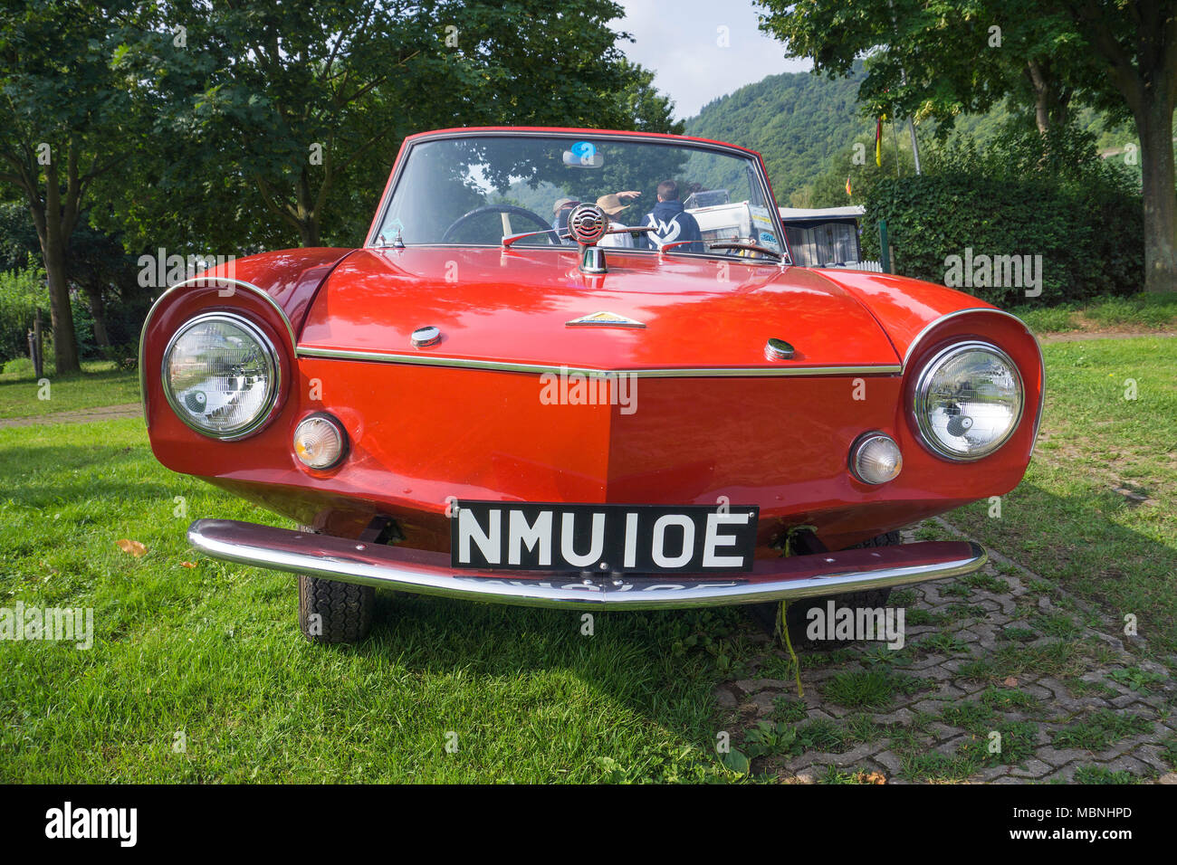 Amphic Auto, ein deutsches Amphibienfahrzeug an Mosel, Bruttig-Fankel ...