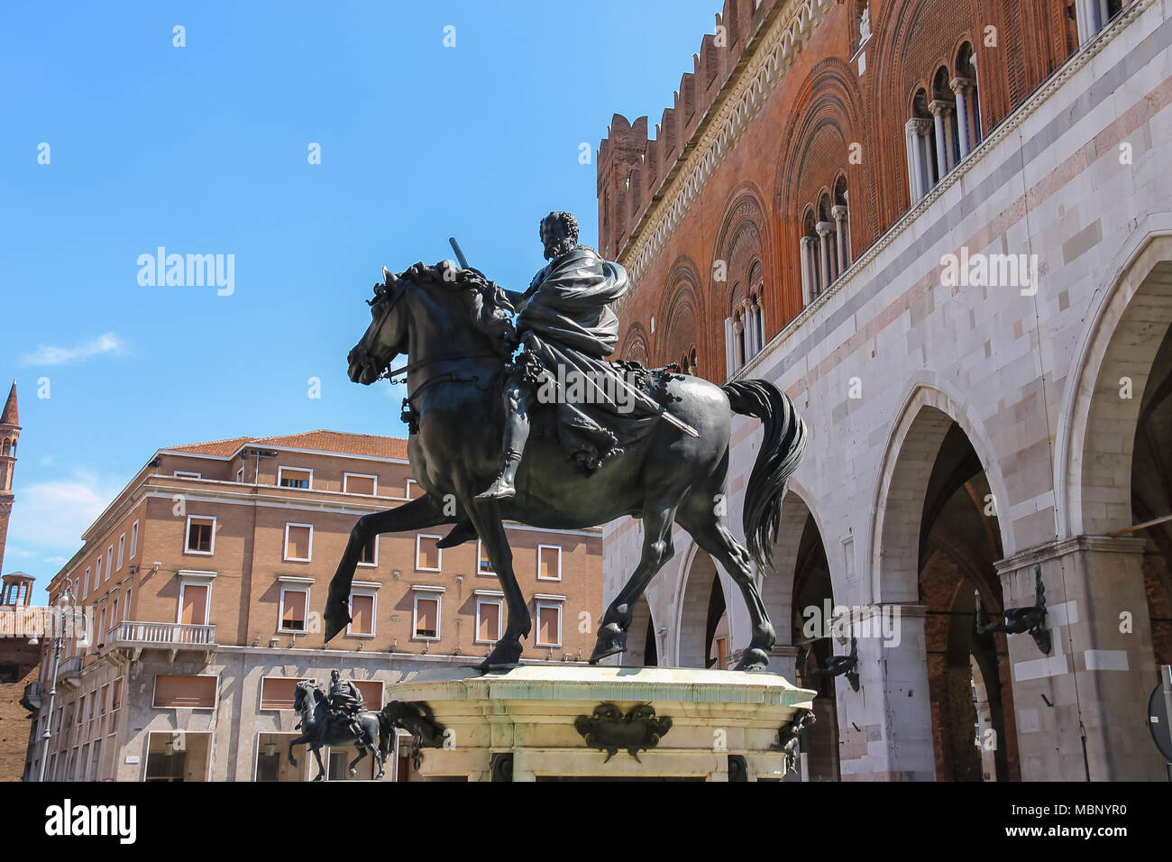 Bronze statue alessandro farnese horse -Fotos und -Bildmaterial in ...