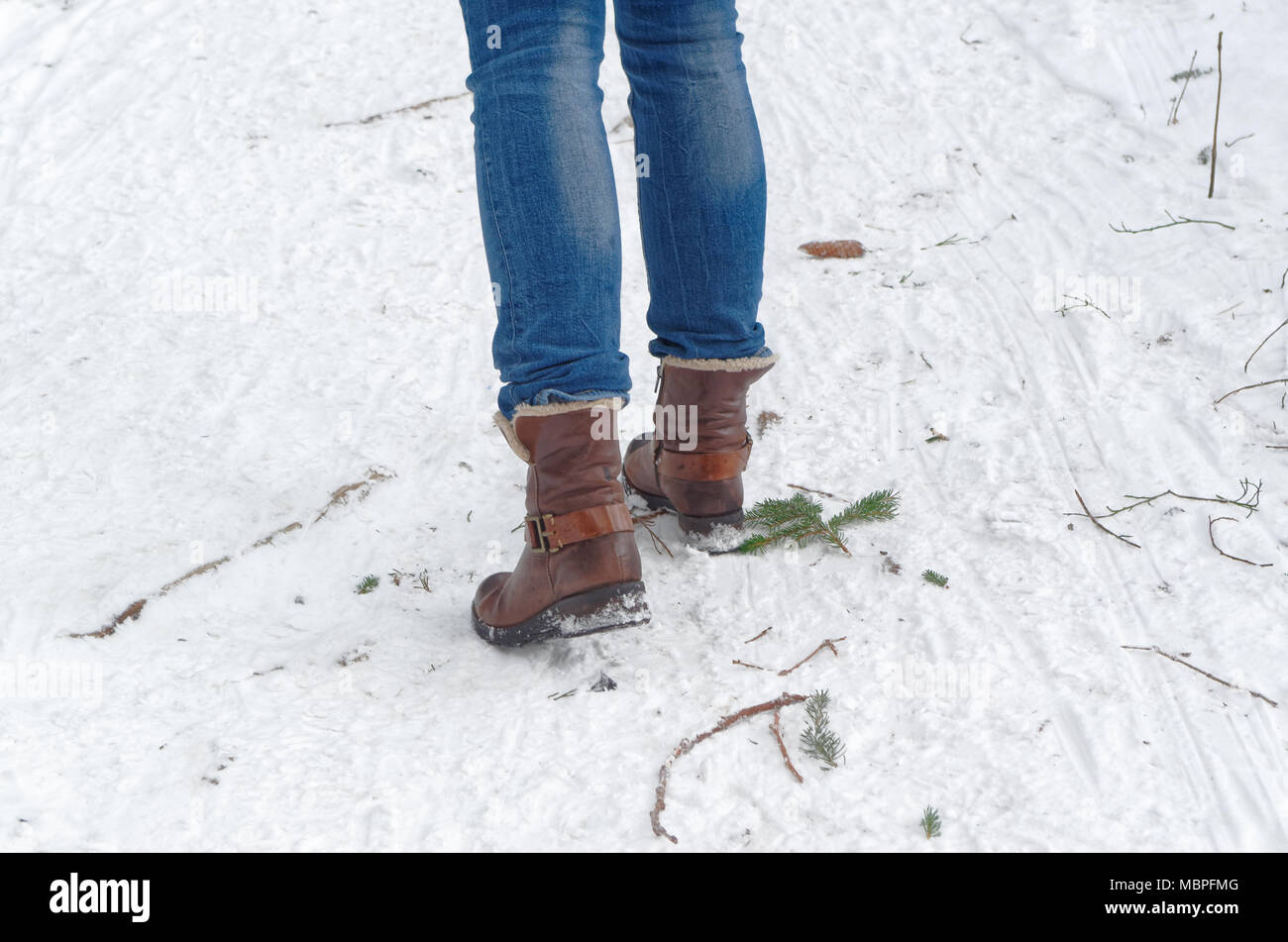 Weibliche Person Mit Winterstiefel Stockfotos und -bilder Kaufen - Alamy