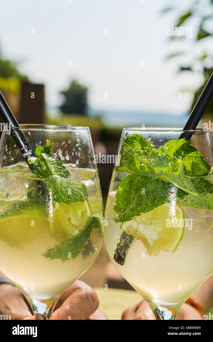 Cocktailbar am strand -Fotos und -Bildmaterial in hoher Auflösung – Alamy