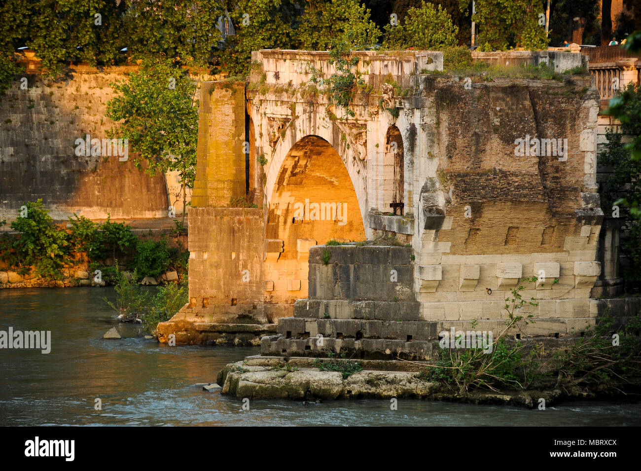 Ponte rotto roma -Fotos und -Bildmaterial in hoher Auflösung – Alamy