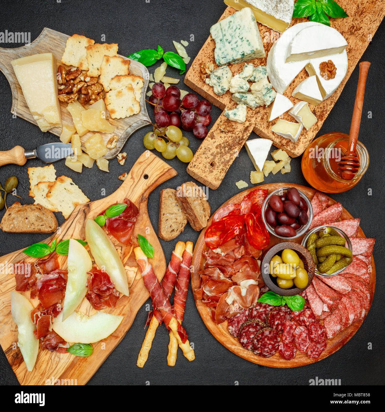 Wurst- und Käseplatte mit Salami Chorizo Wurst, Schinken und Käse ...