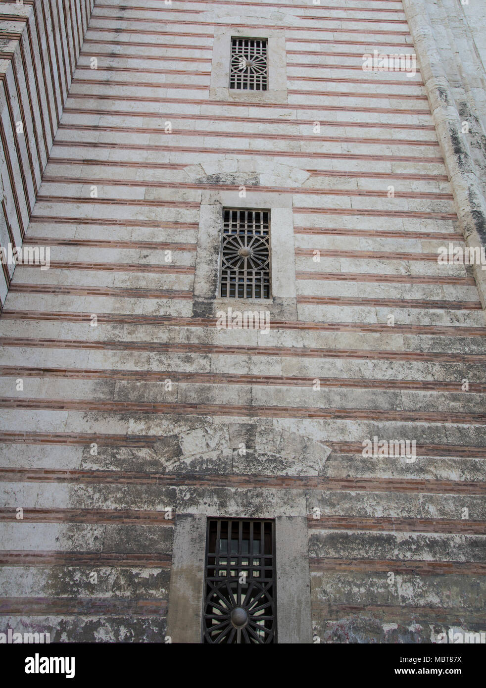 Gitter und fenster -Fotos und -Bildmaterial in hoher Auflösung – Alamy