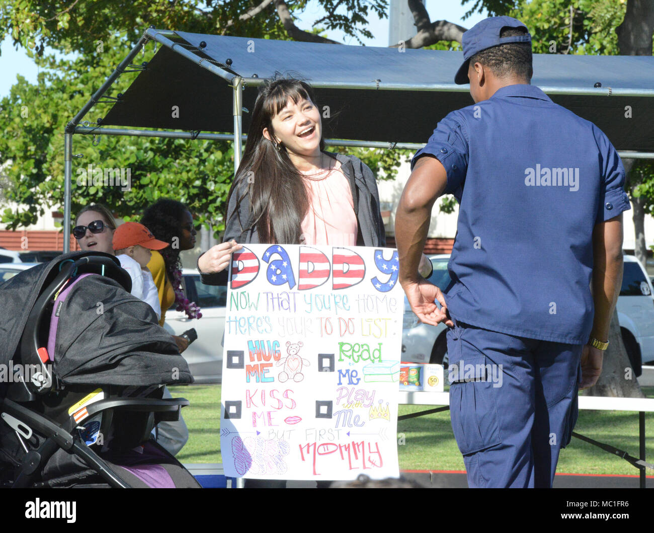 Petty Officer 3. Klasse Leon Wilson, ein Elektronik Techniker an Bord ...
