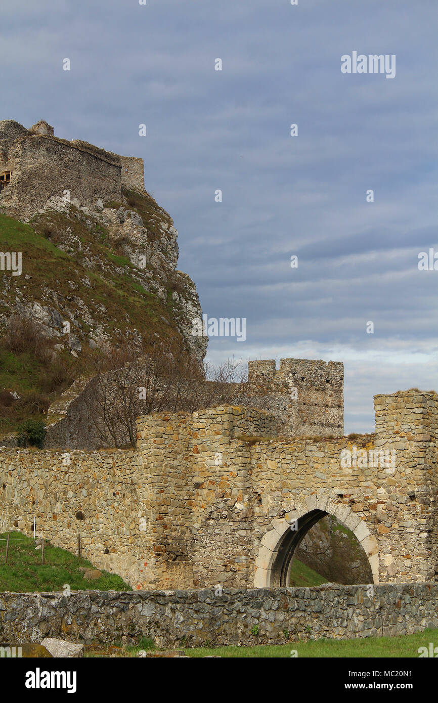 Burgruine devin -Fotos und -Bildmaterial in hoher Auflösung – Alamy