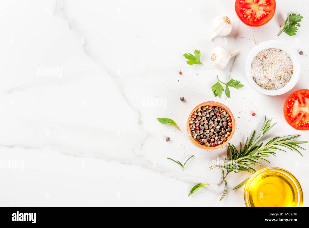 Kochen Hintergrund, Kräuter, Salz, Gewürze, Olivenöl, weisser ...