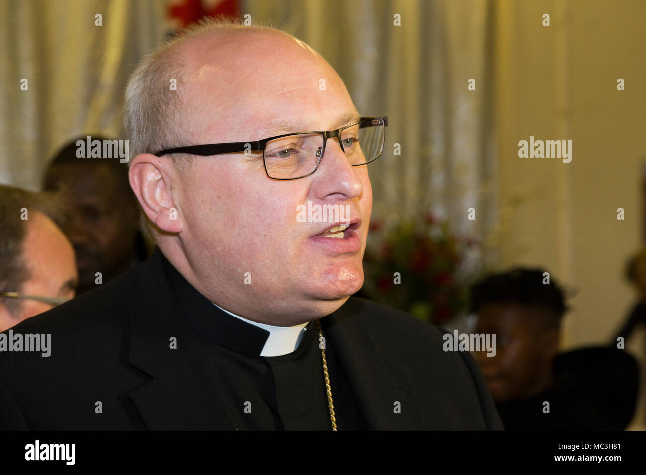 Titular bishop -Fotos und -Bildmaterial in hoher Auflösung – Alamy