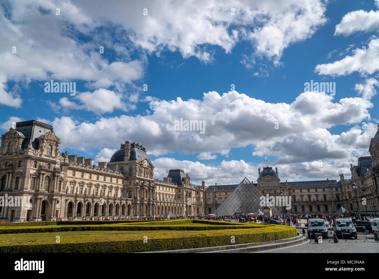 Louvre museum reisen -Fotos und -Bildmaterial in hoher Auflösung – Alamy