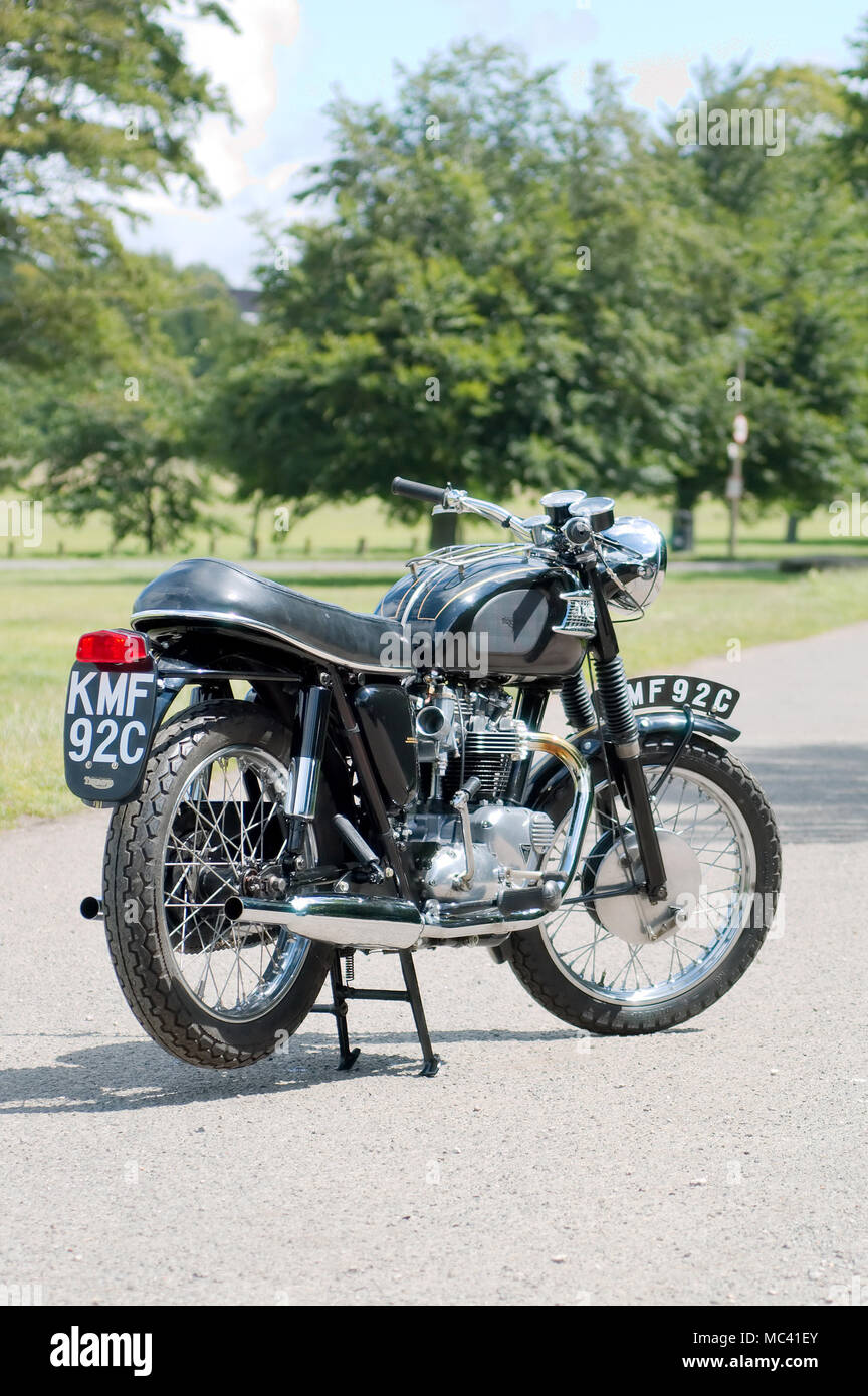 1965 Triumph T120 Bonneville 650 cc Stockfotografie - Alamy