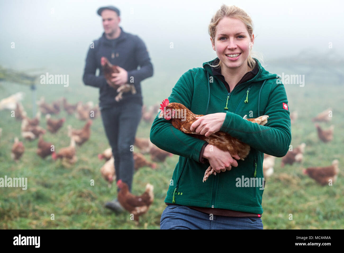 10. Januar 2018, Deutschland, Selow: Anna und Lukas Propp in eines der ...
