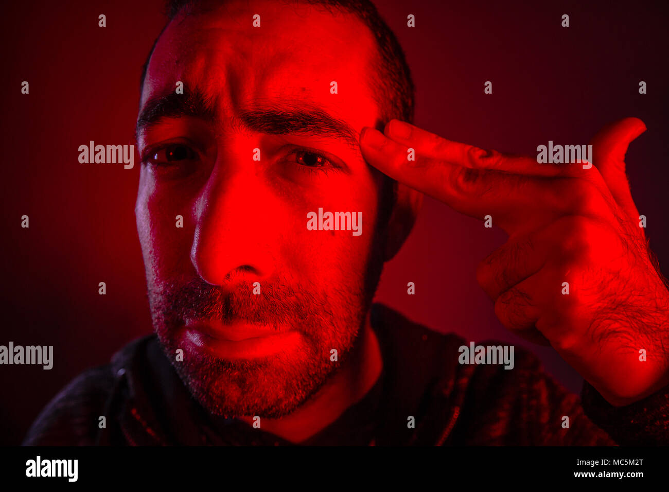 Red Gun Stockfotos und -bilder Kaufen - Alamy