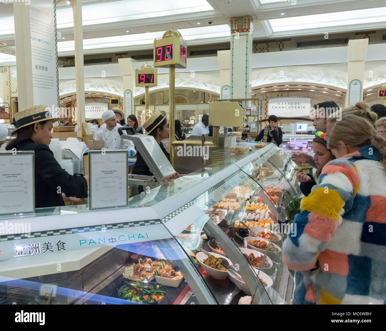 Harrods Food Hall Stockfotos und -bilder Kaufen - Alamy