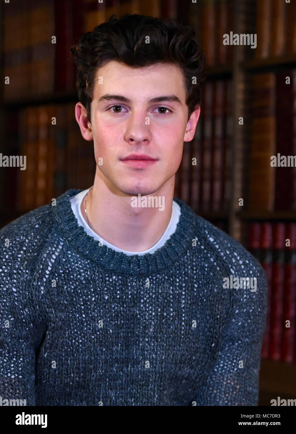 13 April 2018, Deutschland, Berlin: kanadische Sänger Shawn Mendes ...