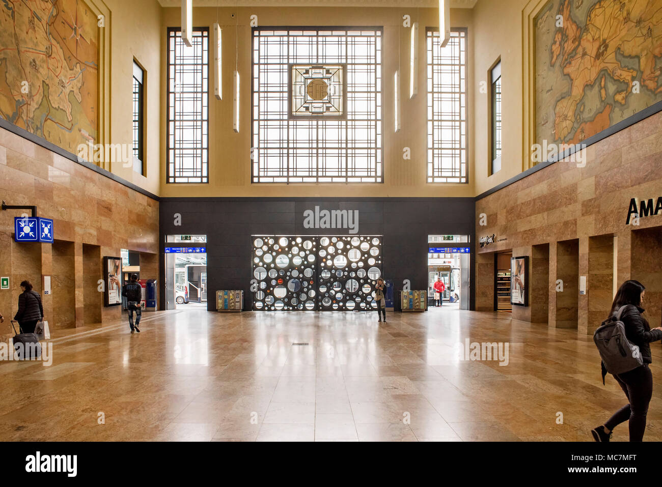 Geneva railway station geneva switzerland -Fotos und -Bildmaterial in ...