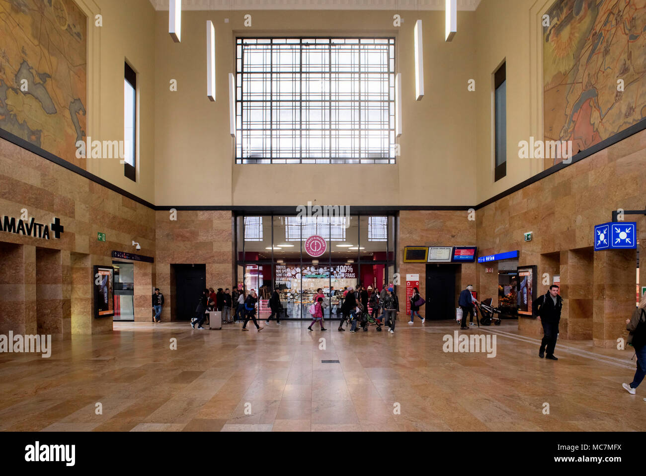 Geneva railway station geneva switzerland -Fotos und -Bildmaterial in ...