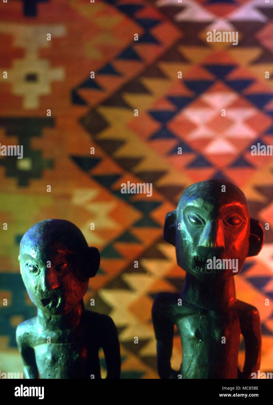 Hartholz Statue von ein Paar. Von der Naga head-hunting Stamm, Burma ...