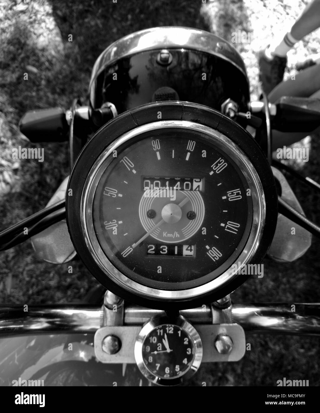 Motorcycle gauge -Fotos und -Bildmaterial in hoher Auflösung – Alamy